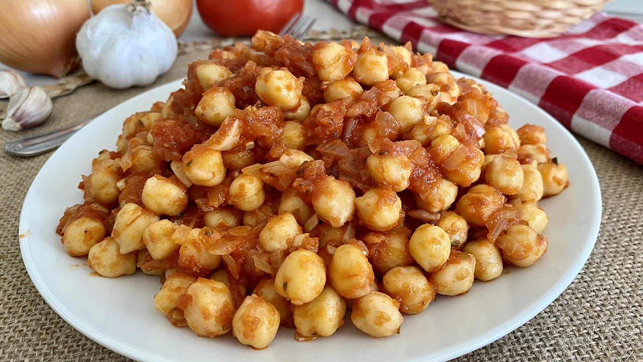 Garbanzos con tomate, listos en 10 minutos