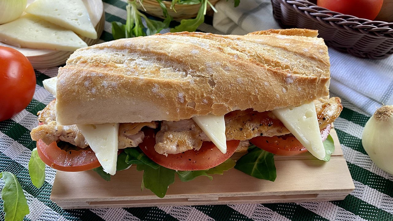 Bocadillo de pollo, receta fácil y rápida