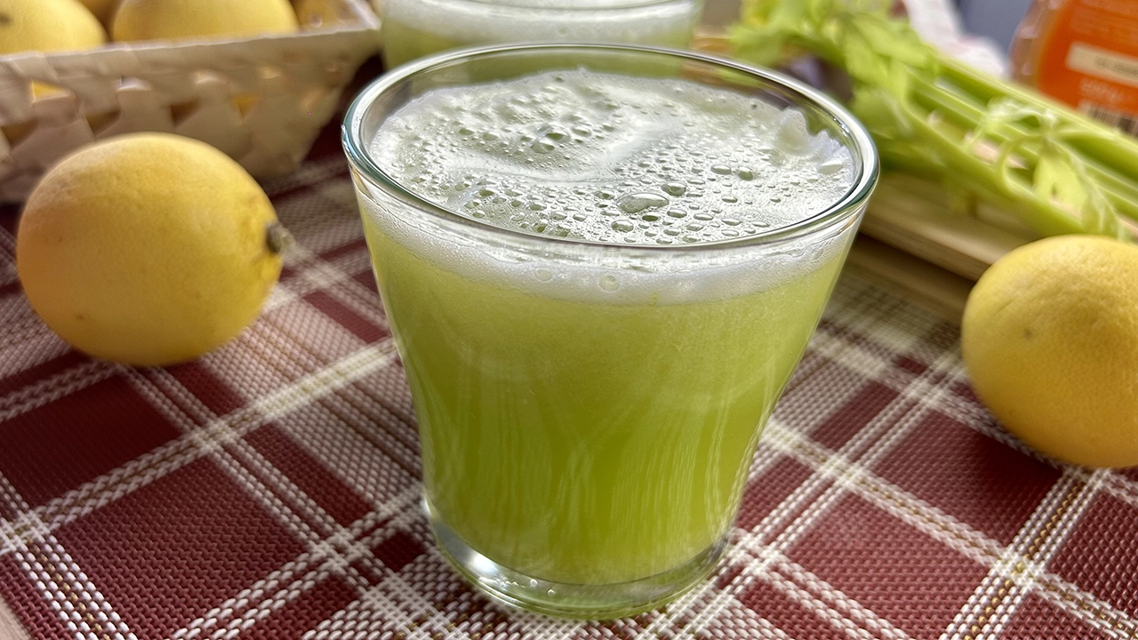 Zumo de apio listo en 2 minutos