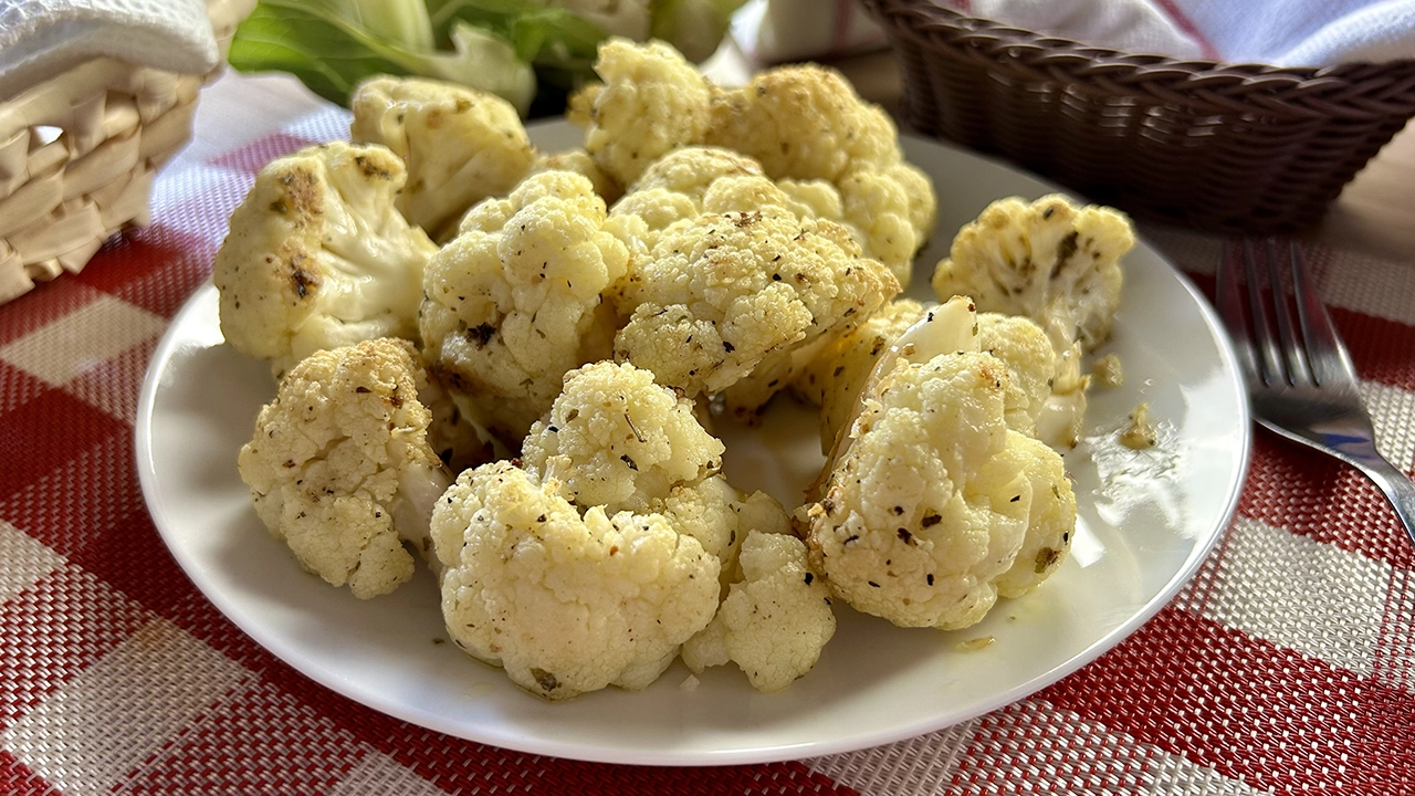 Coliflor al horno, una receta saludable y súper sencilla de preparar