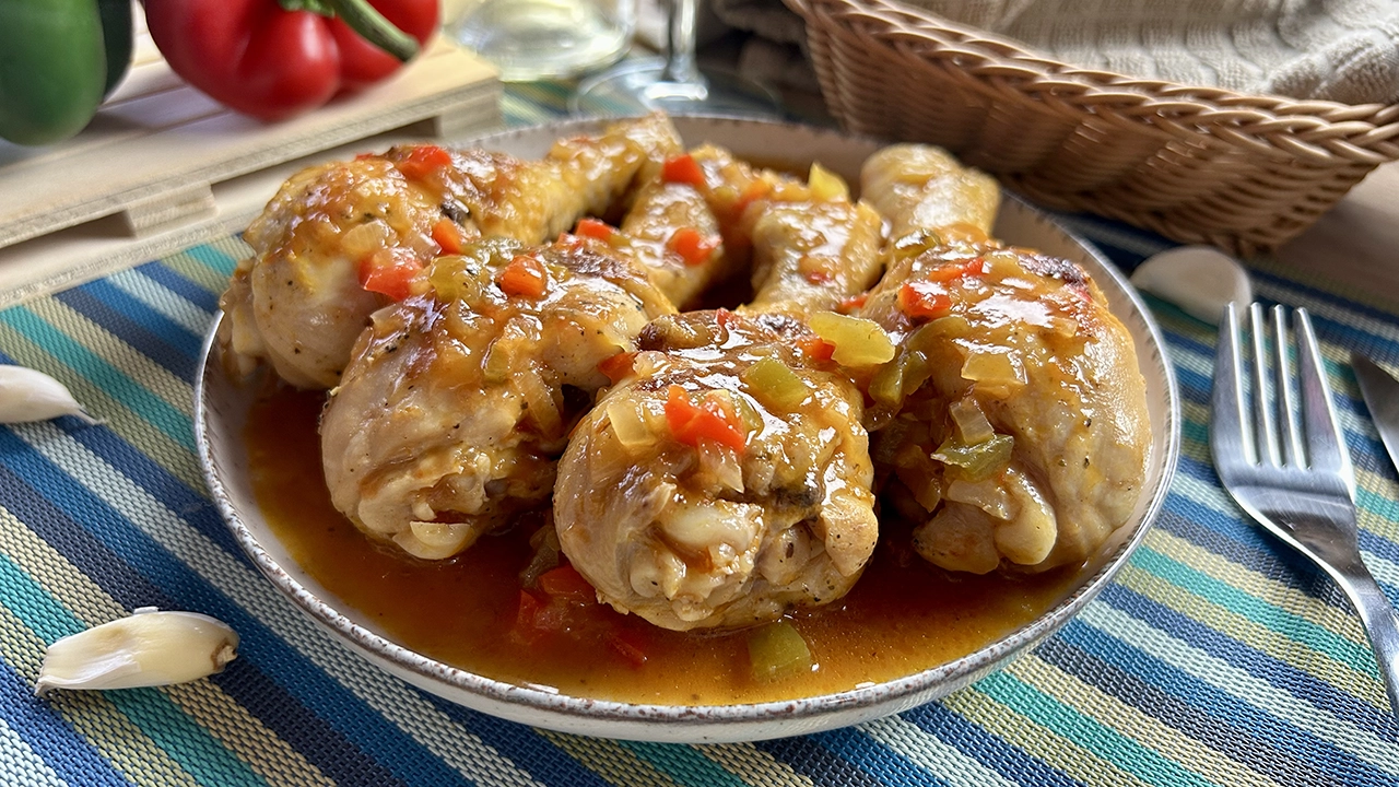 Jamoncitos de pollo en salsa, receta tradicional con videos paso a paso