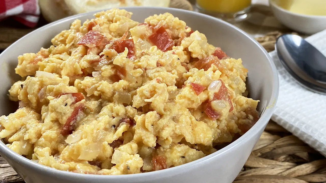 Perico Venezolano, huevos revueltos con tomate y cebolla